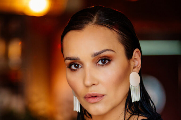 Nekada je bila jedna od najljepših voditeljki: Evo kako Rada Radenović ...